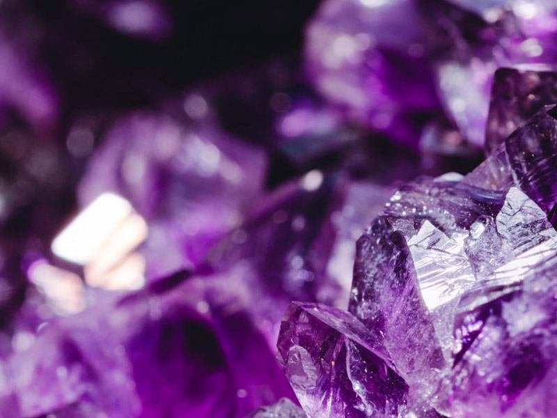 El ASOMBROSO Significado de las Piedras Moradas